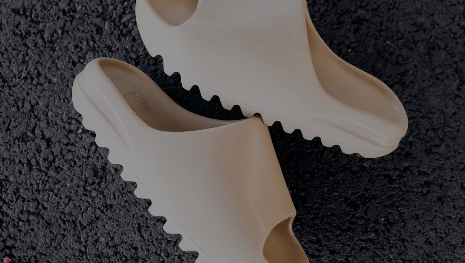 Yeezy Slide Beden ve Kalıp Rehberi 2026: Hangi Numara? - Sneaker Baker